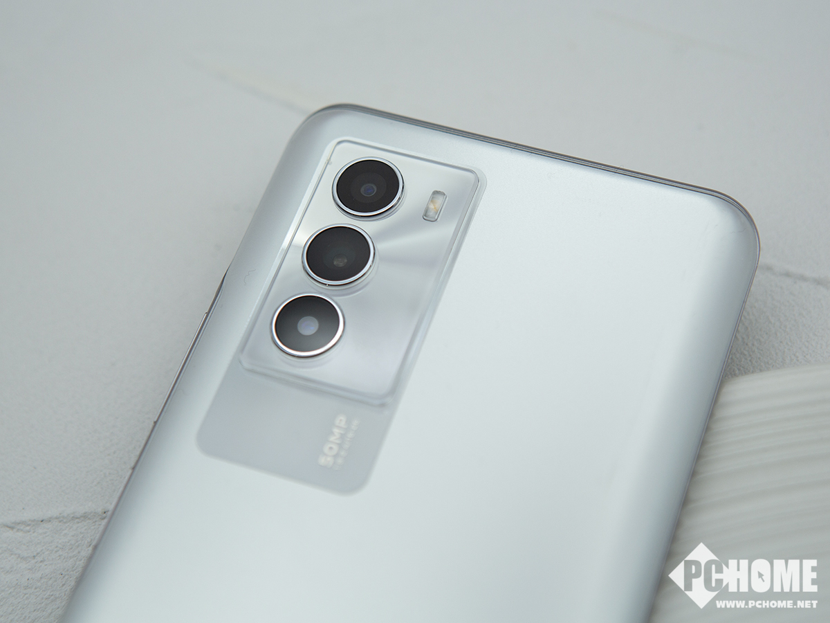 iQOO Neo5 SE图赏：高质感CMF设计，耐看又耐指纹_电脑之家PChome.net