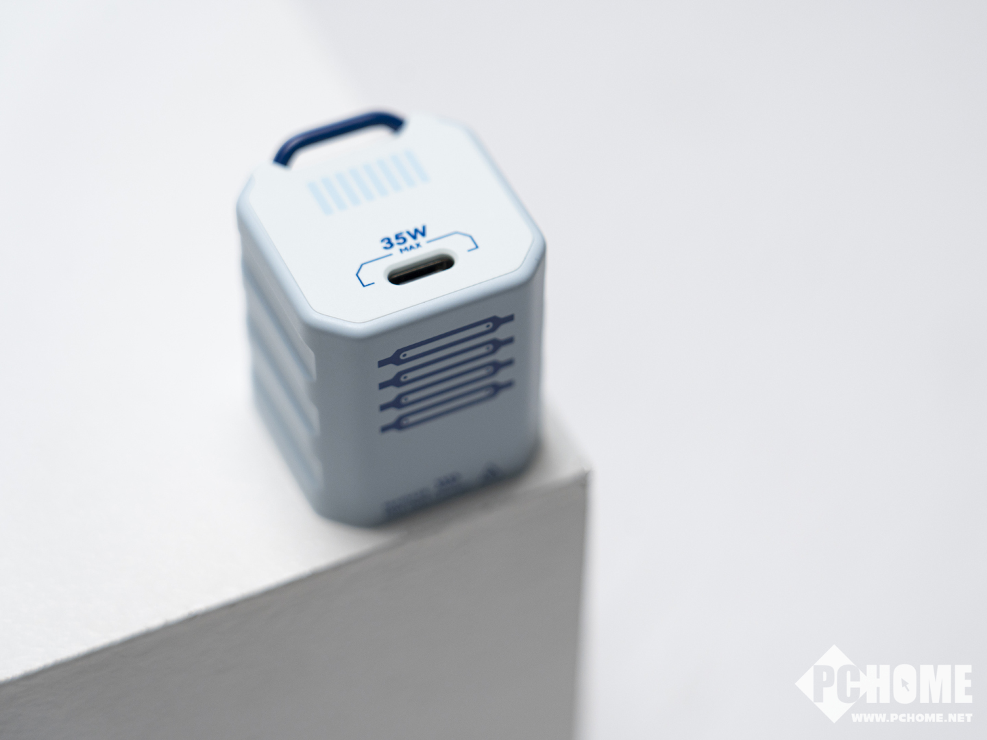 PANDAER 35W GaN充电器图赏：颜值拉满的随身高效“小玩意”_电脑之家PChome.net