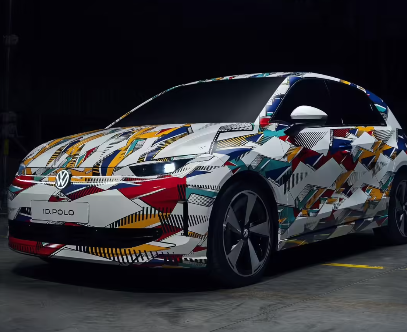 智界R7/新S7上市1小时大定破5000辆：最低起售价22.98万元