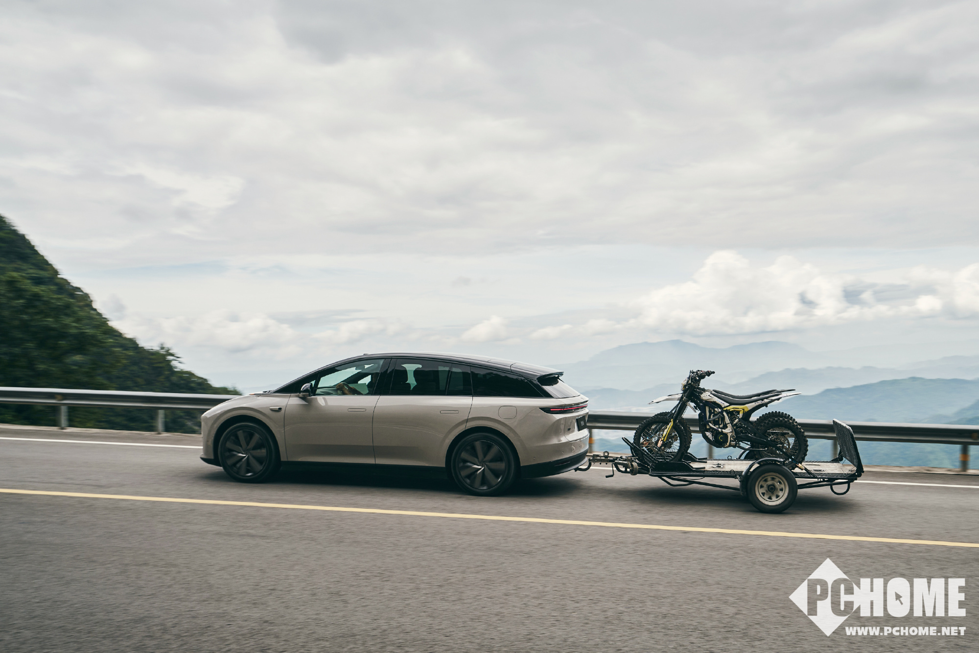 理想i6详细参数官宣：售价25-30万元，拥有前备箱