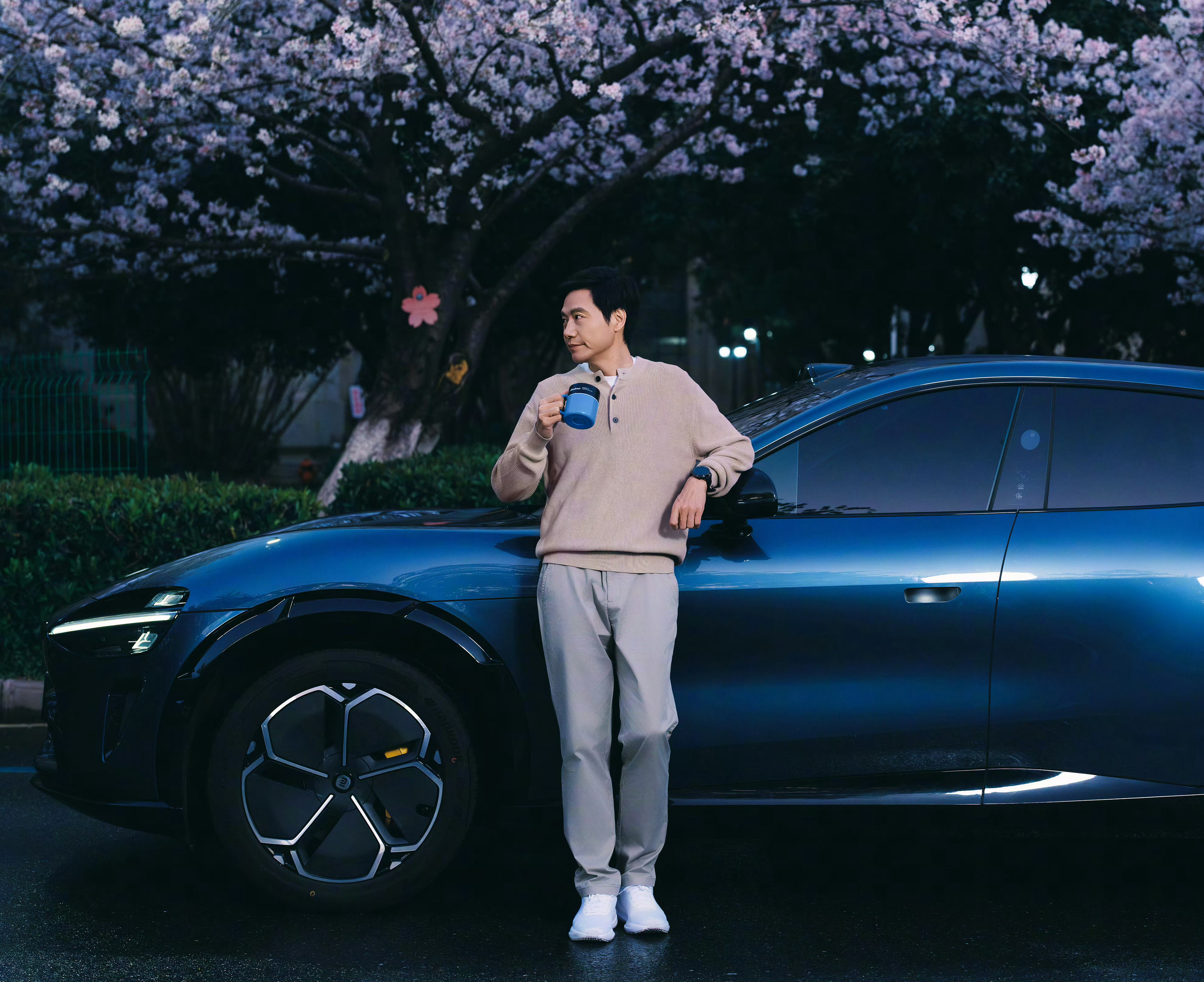 理想i6搭载全新5C磷酸铁锂电池：充电10分钟，续航500km